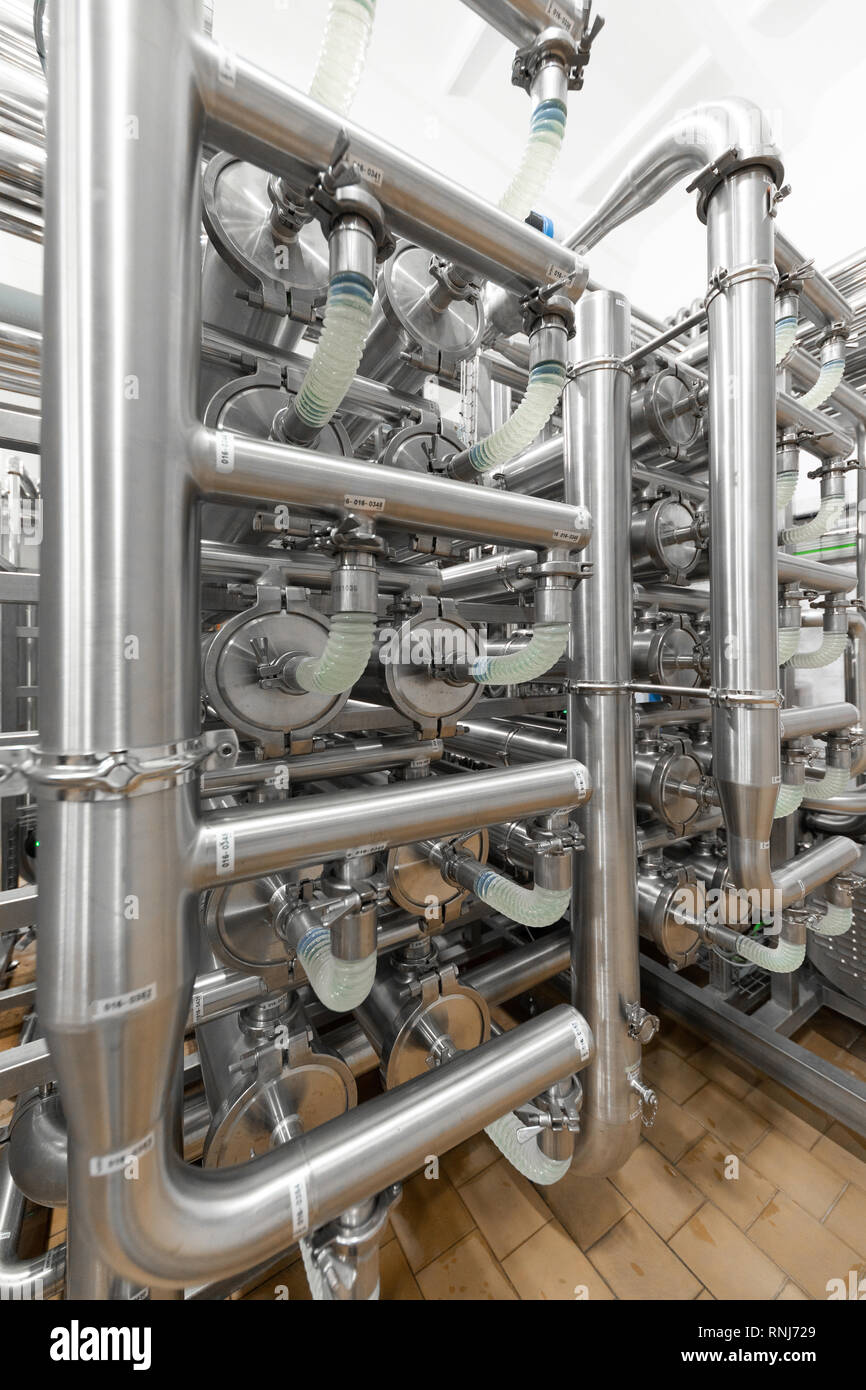 Metal pipes lab hi-res stock photography and images - Alamy