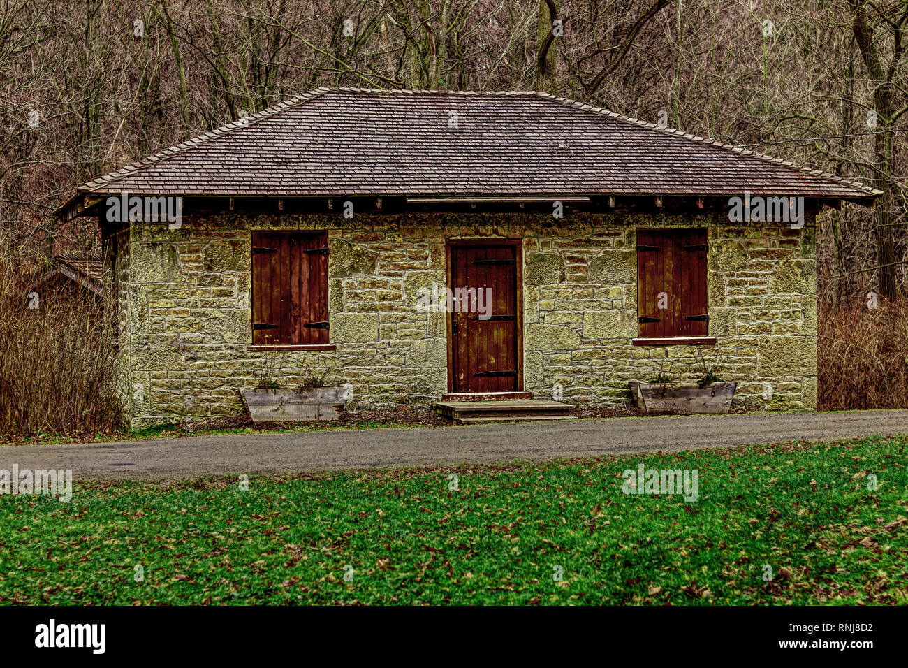 Outside trees hi-res stock photography and images - Alamy