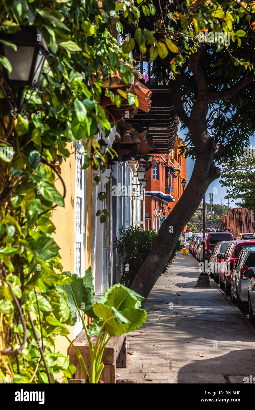 Row of historic houses hi-res stock photography and images - Alamy