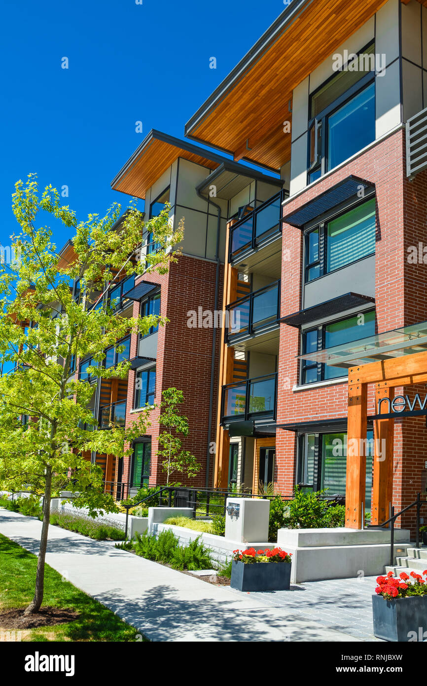 Condo building exterior hi-res stock photography and images - Alamy