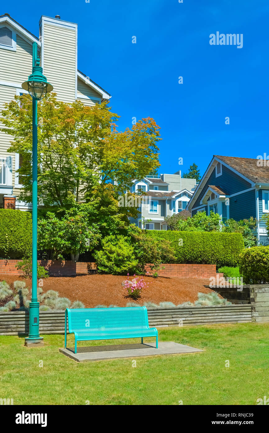 Back to back outdoor benches hi-res stock photography and images - Alamy