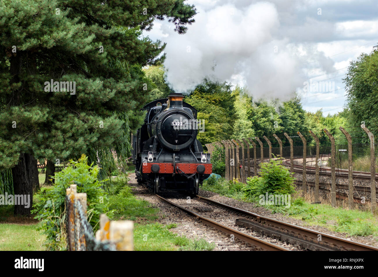 GWR 2-6-0s no 5322 heads a rake of carriages at Didcot Stock Photo - Alamy
