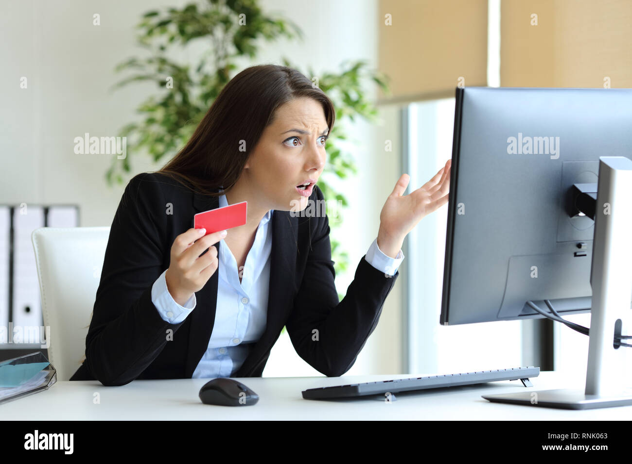 Confused office hi-res stock photography and images - Alamy