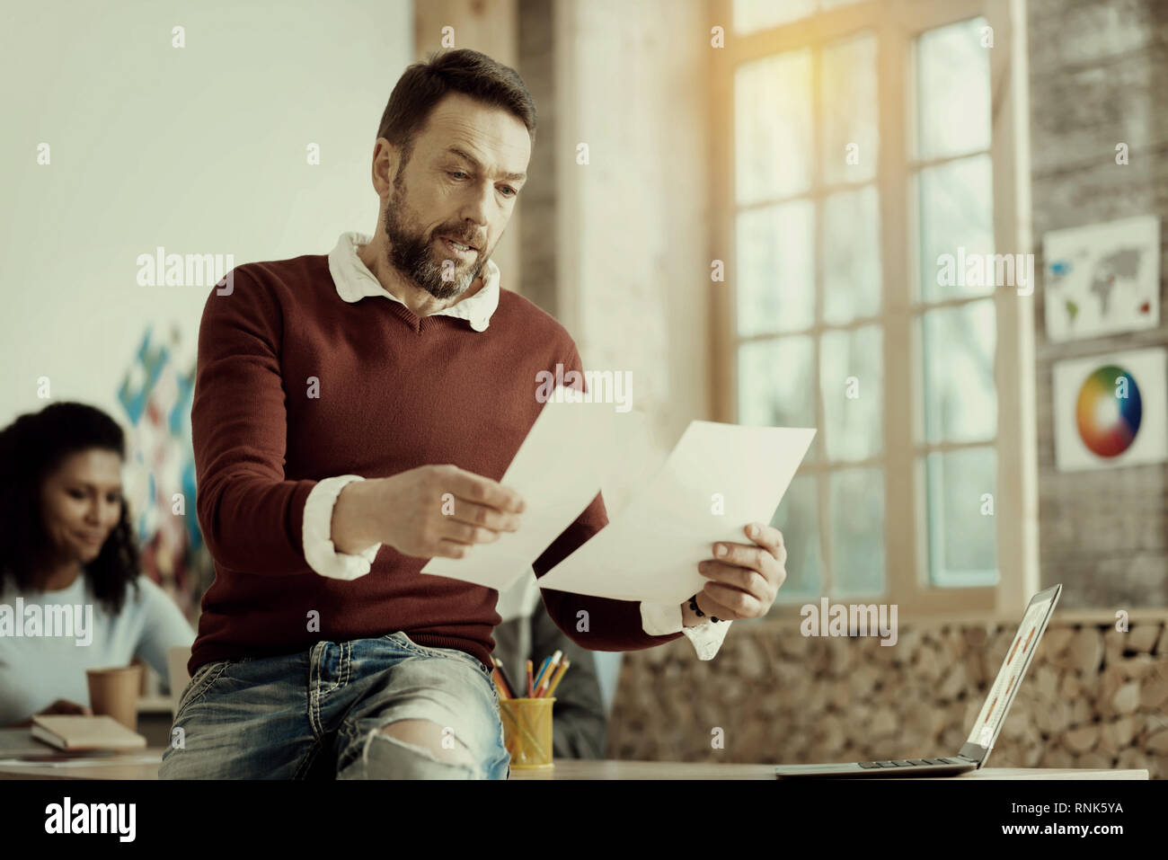 Comparing two documents hi-res stock photography and images - Alamy