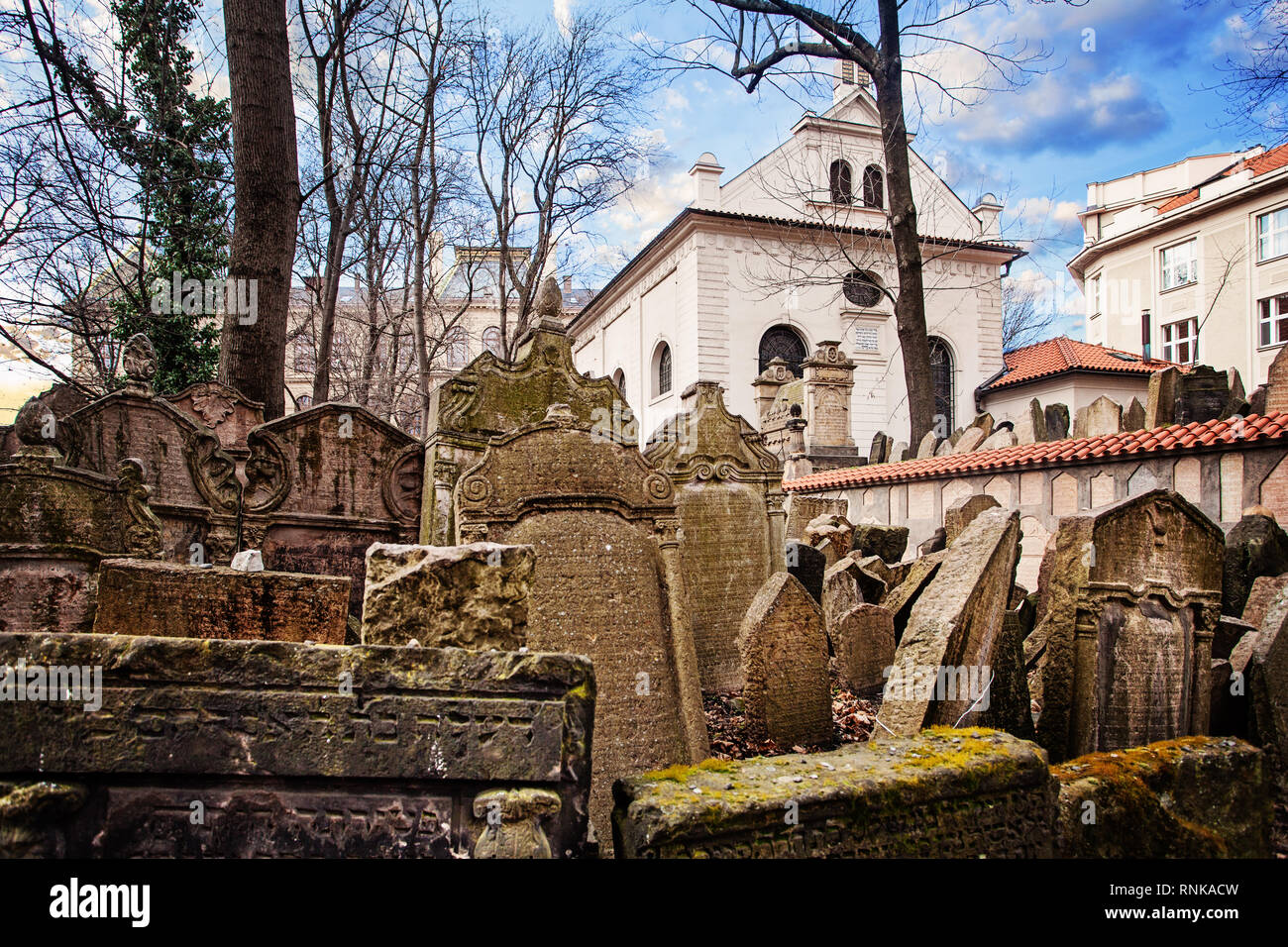 Prague old jewish cemetery hi-res stock photography and images - Alamy