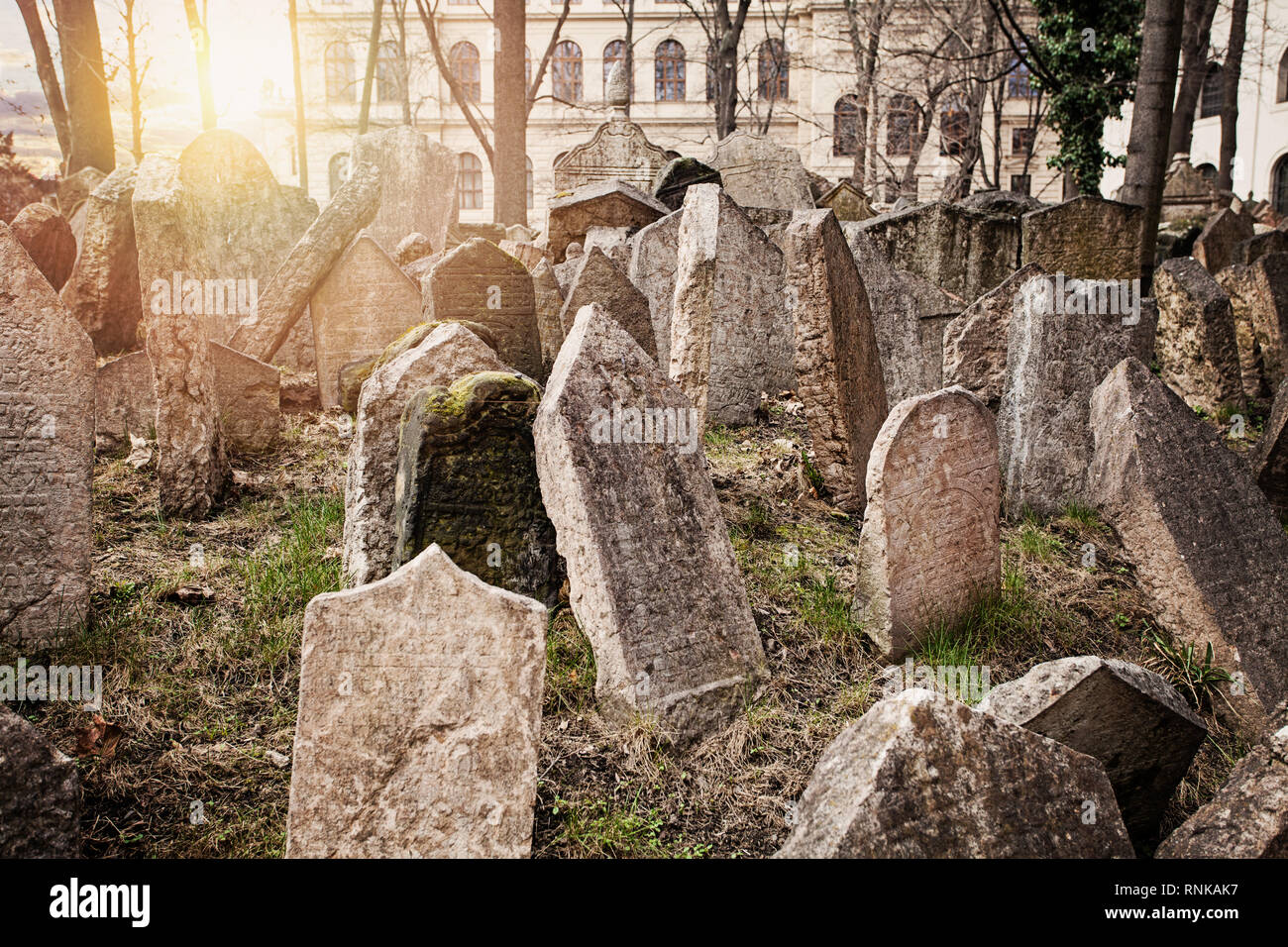 Old jewish cemetary prague hi-res stock photography and images - Alamy