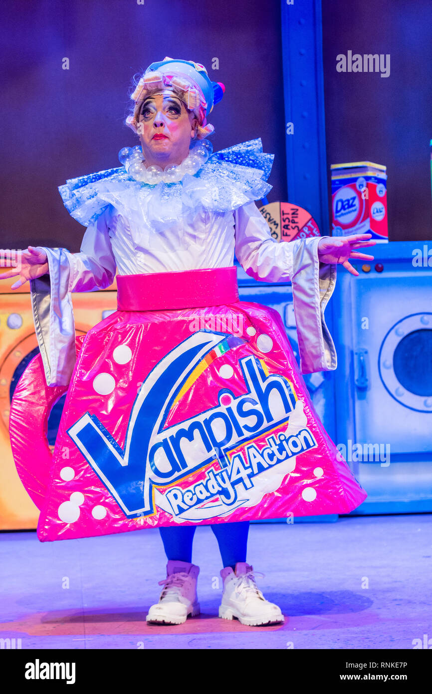 Pantomime dame aladdin hi-res stock photography and images - Alamy