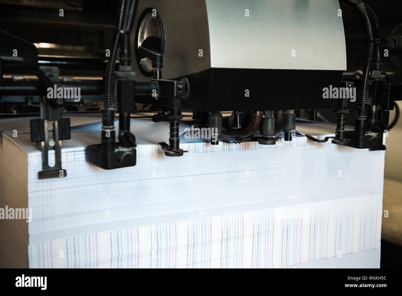 Newspaper worker printing press hi-res stock photography and images - Alamy