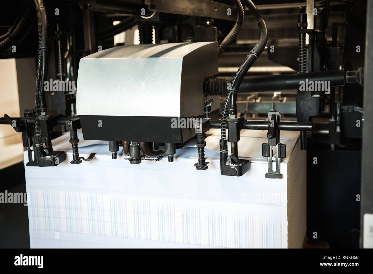 Newspaper worker printing press hi-res stock photography and images - Alamy