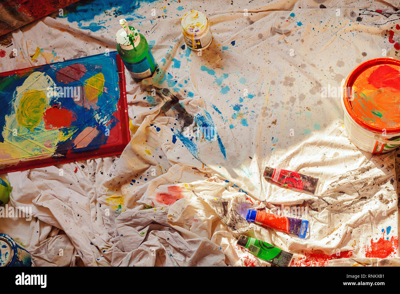 Artist pallet hi-res stock photography and images - Alamy