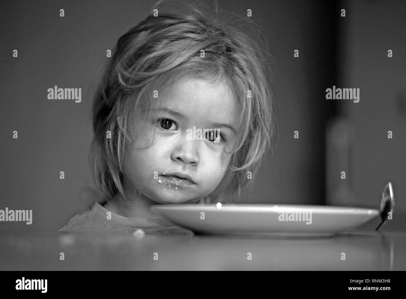 Child empty plate hi-res stock photography and images - Alamy