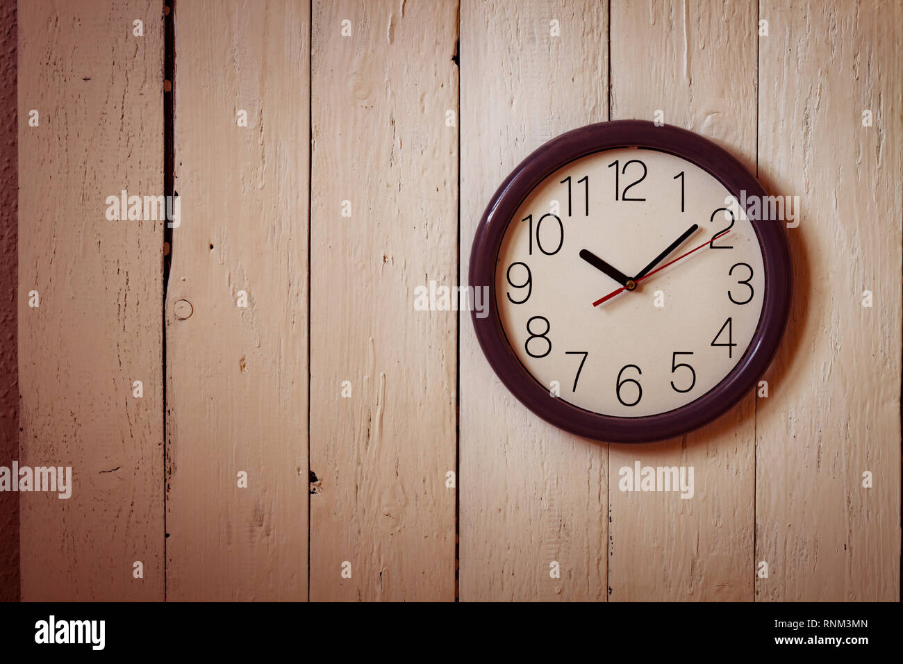 Clock on wooden wall. Flat lay. Mock up. flat lay template wooden plank ...