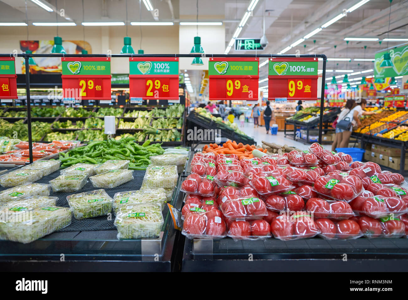 Shenzhen china shopping stores hi-res stock photography and images - Alamy