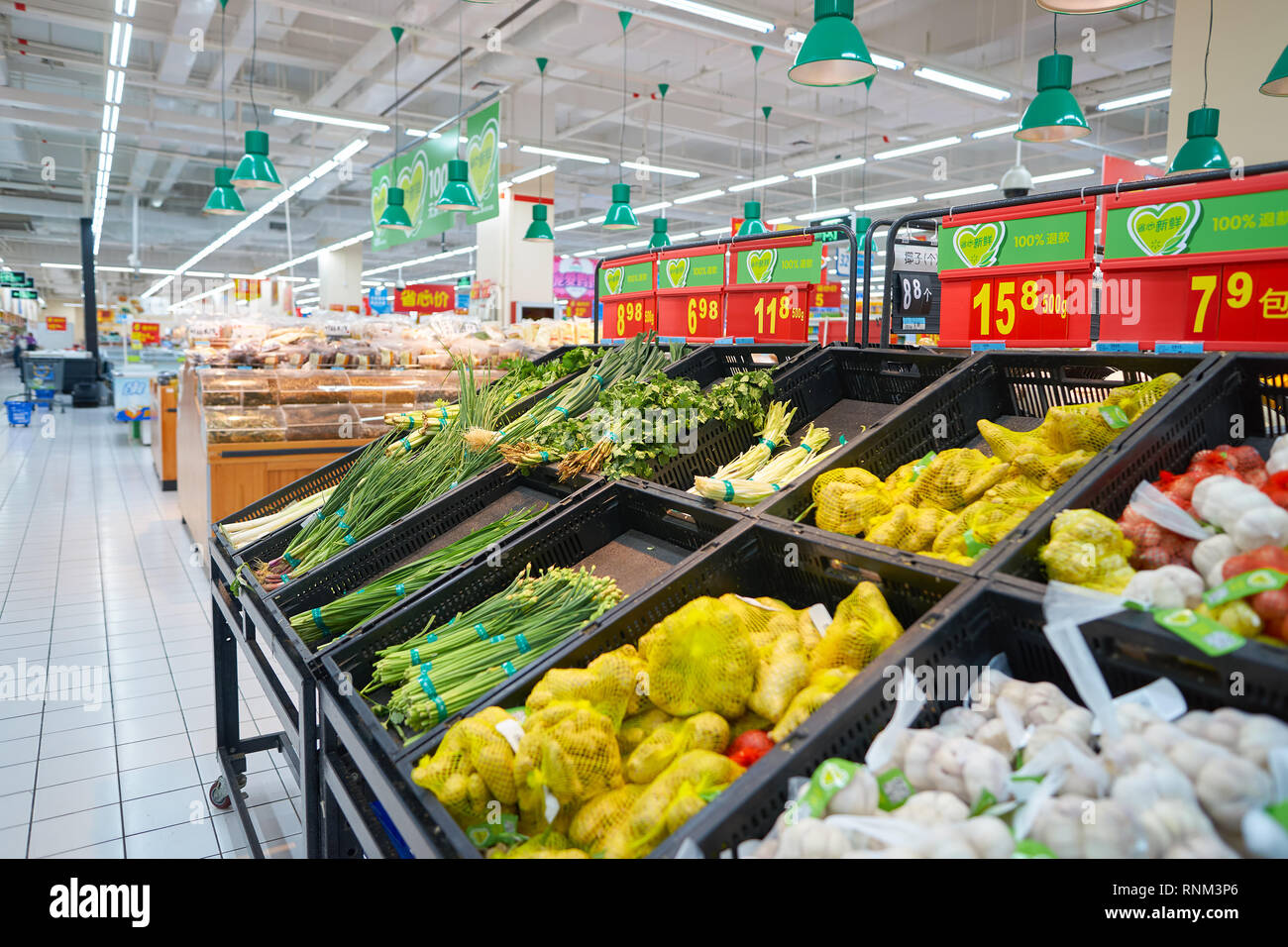 Inside walmart supermarket hi-res stock photography and images - Alamy