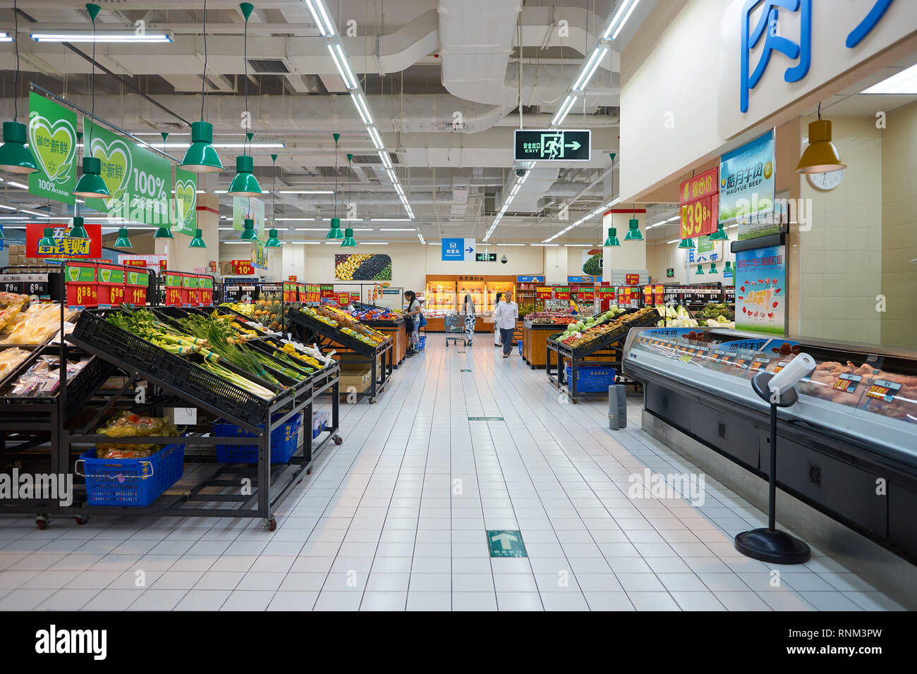 Walmart interior hi-res stock photography and images - Alamy