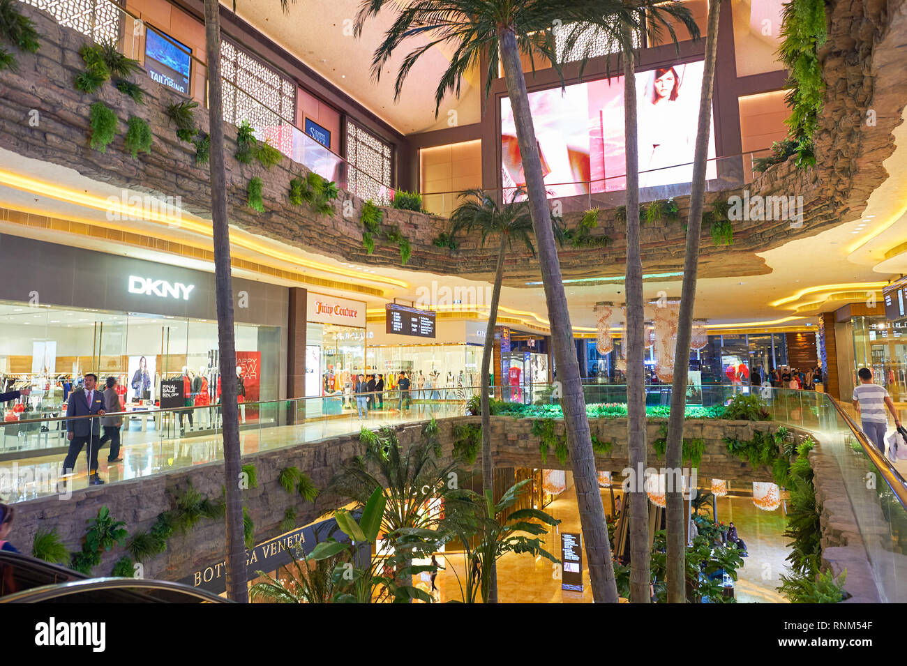 Centra shop hi-res stock photography and images - Alamy