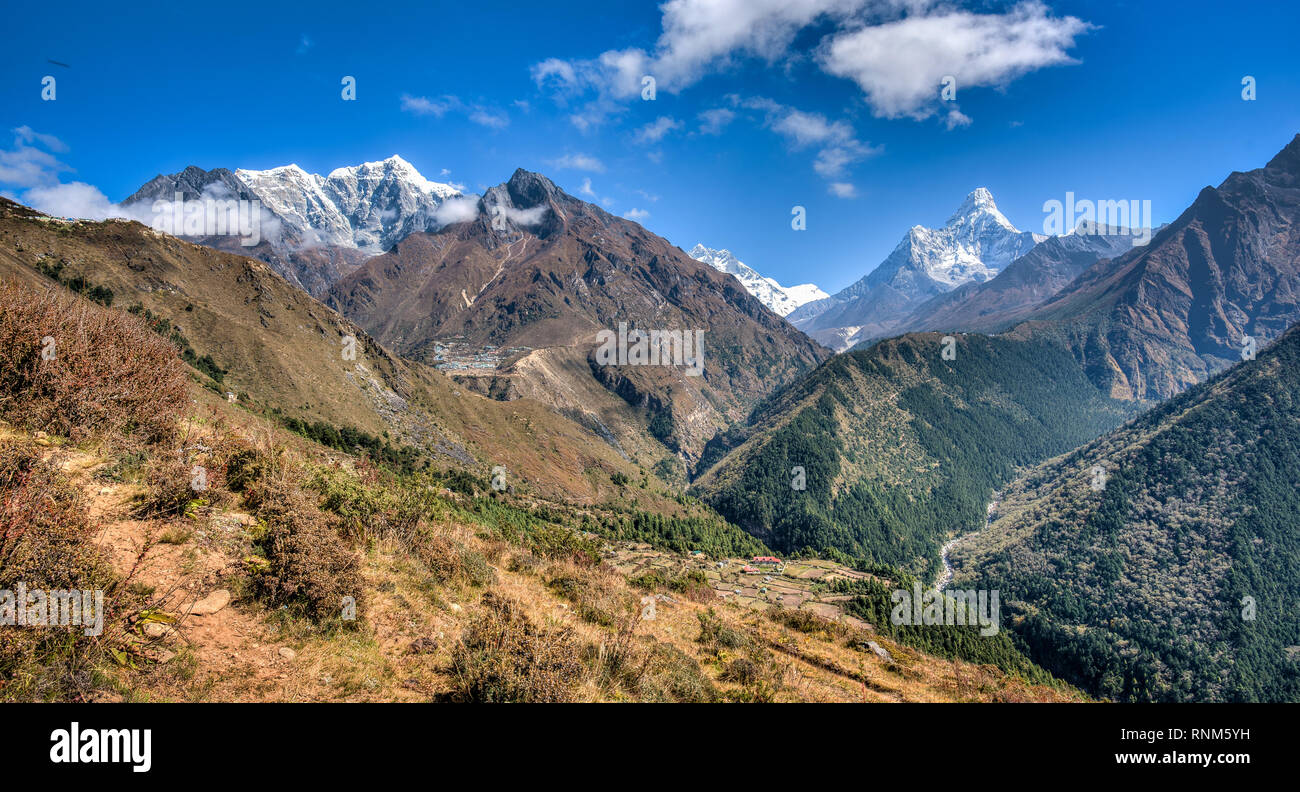 Great himalayan range hi-res stock photography and images - Alamy