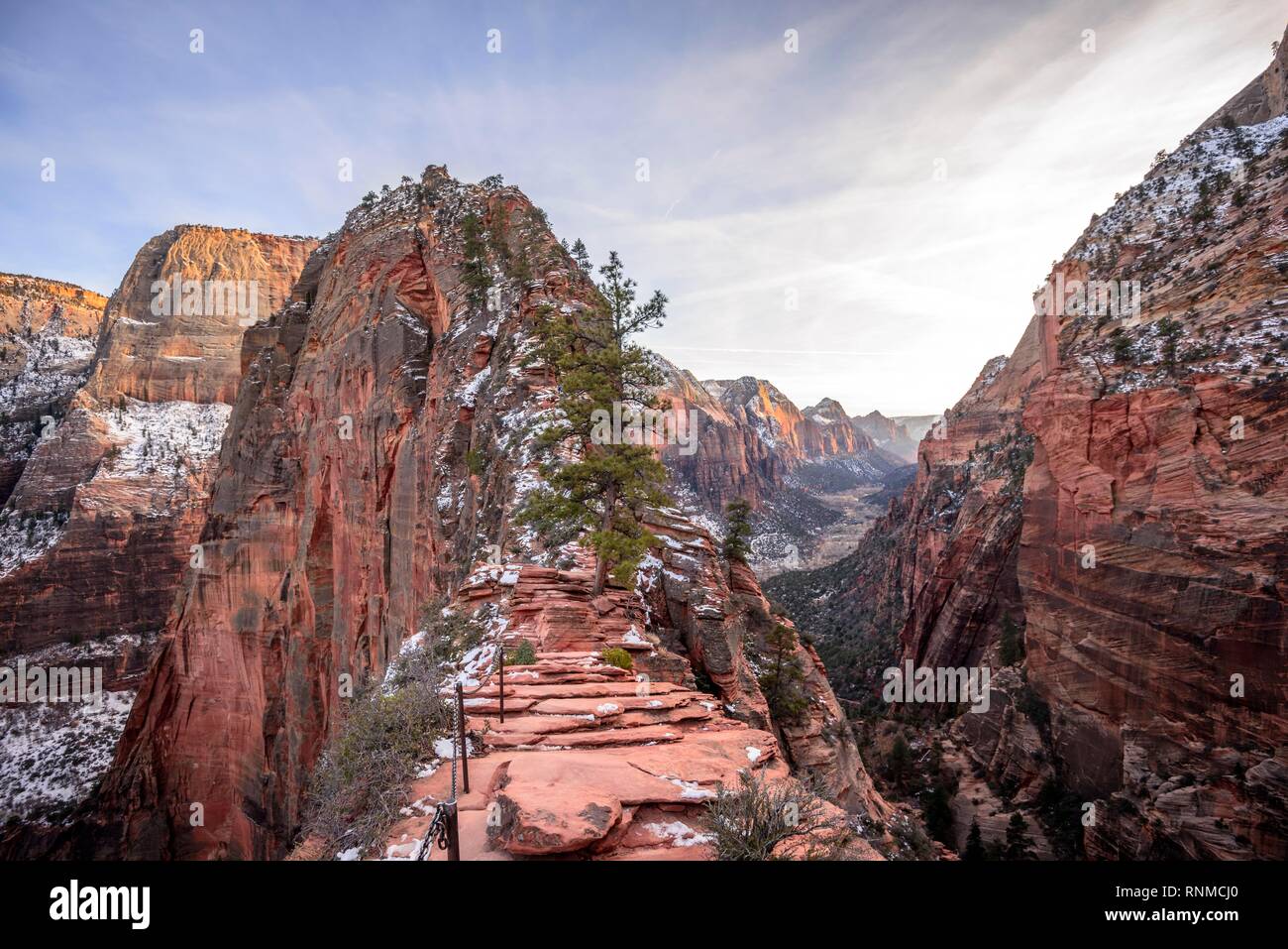 Hiking trail to Angels Landing, Angels Landing Trail, Zion Canyon ...