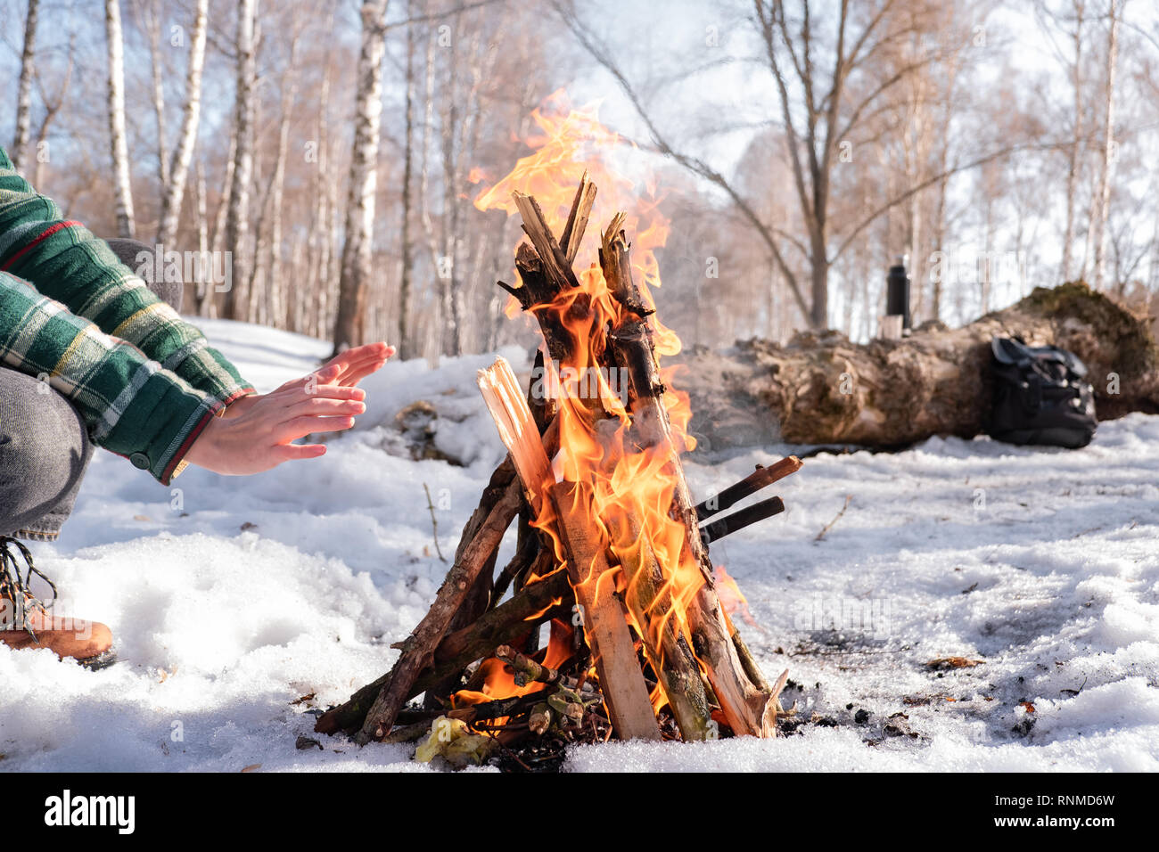 Campfire snow hi-res stock photography and images - Alamy
