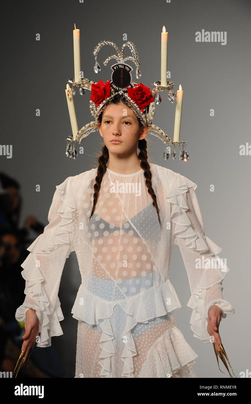 Fashion cat walk hi-res stock photography and images - Alamy