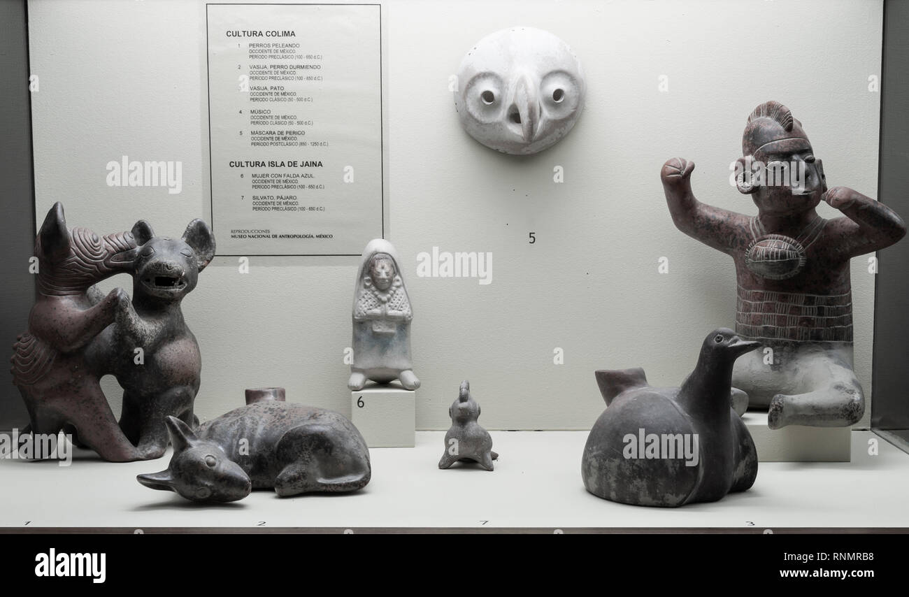 Colima culture ceramic figures. Mexico Stock Photo - Alamy