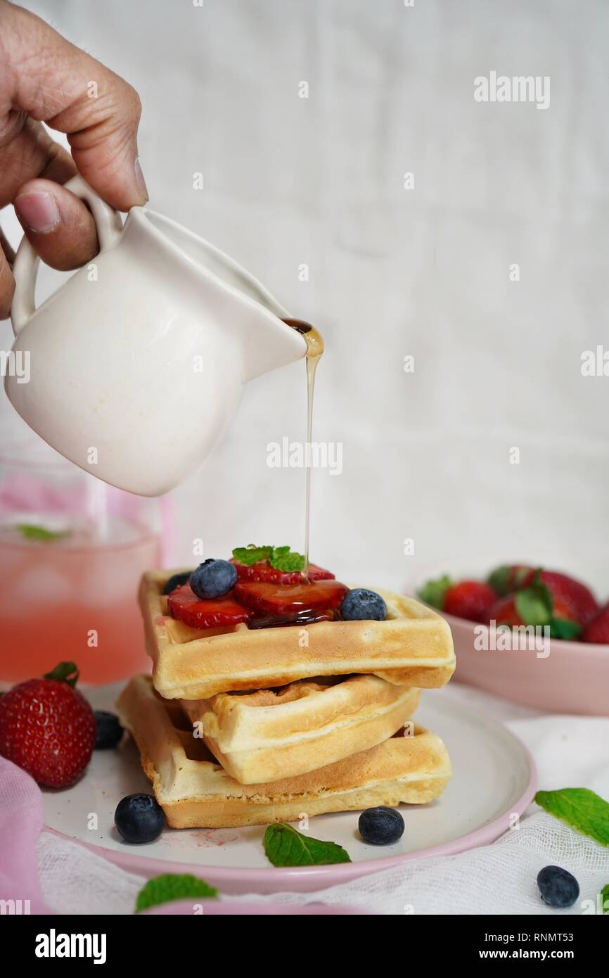 Hand pouring syrup hi-res stock photography and images - Alamy