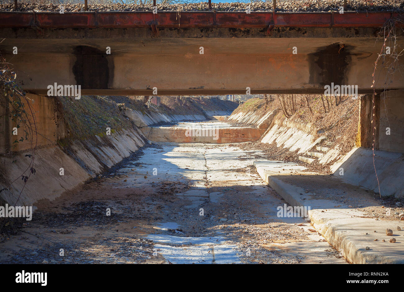 Empty river basin hi-res stock photography and images - Alamy