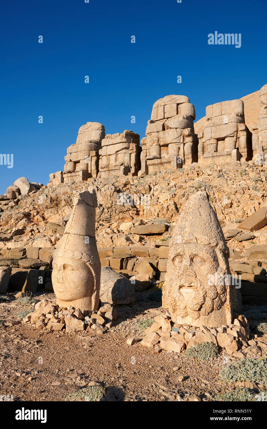 Statue heads, from right, Herekles & Apollo with headless seated ...