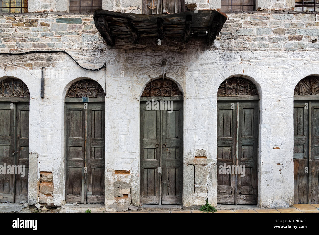 Old abandoned storefront hi-res stock photography and images - Alamy