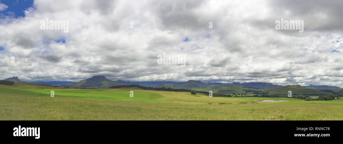 Green pastures mountains hi-res stock photography and images - Alamy