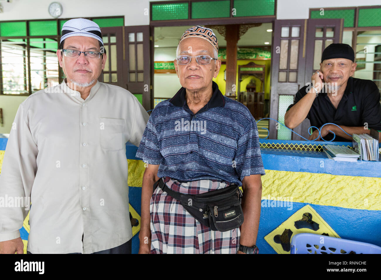 Petempatan melayu sembawang mosque hi-res stock photography and images ...