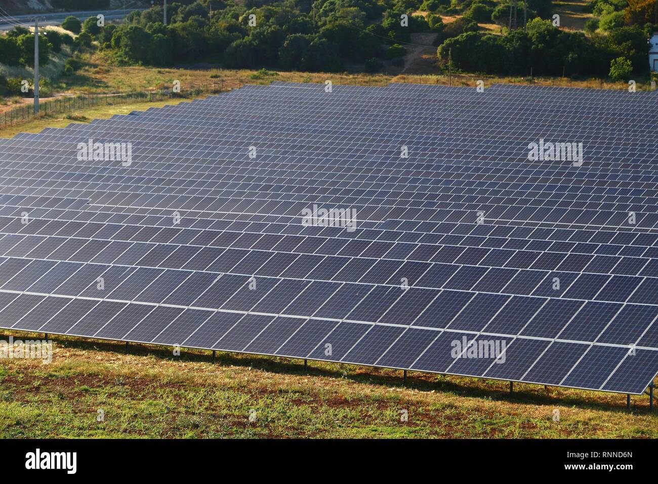 Solar panel field hi-res stock photography and images - Alamy