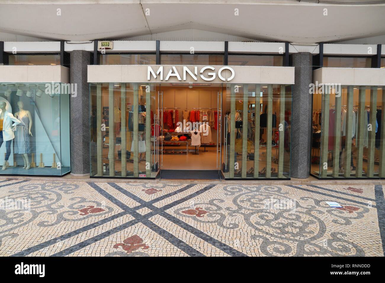 Mango clothing retail shop hi-res stock photography and images - Alamy