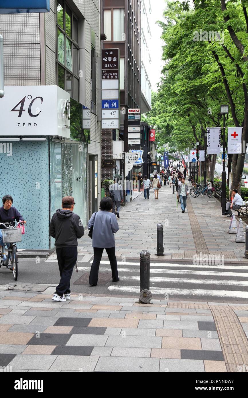 Omotesando shops hi-res stock photography and images - Alamy