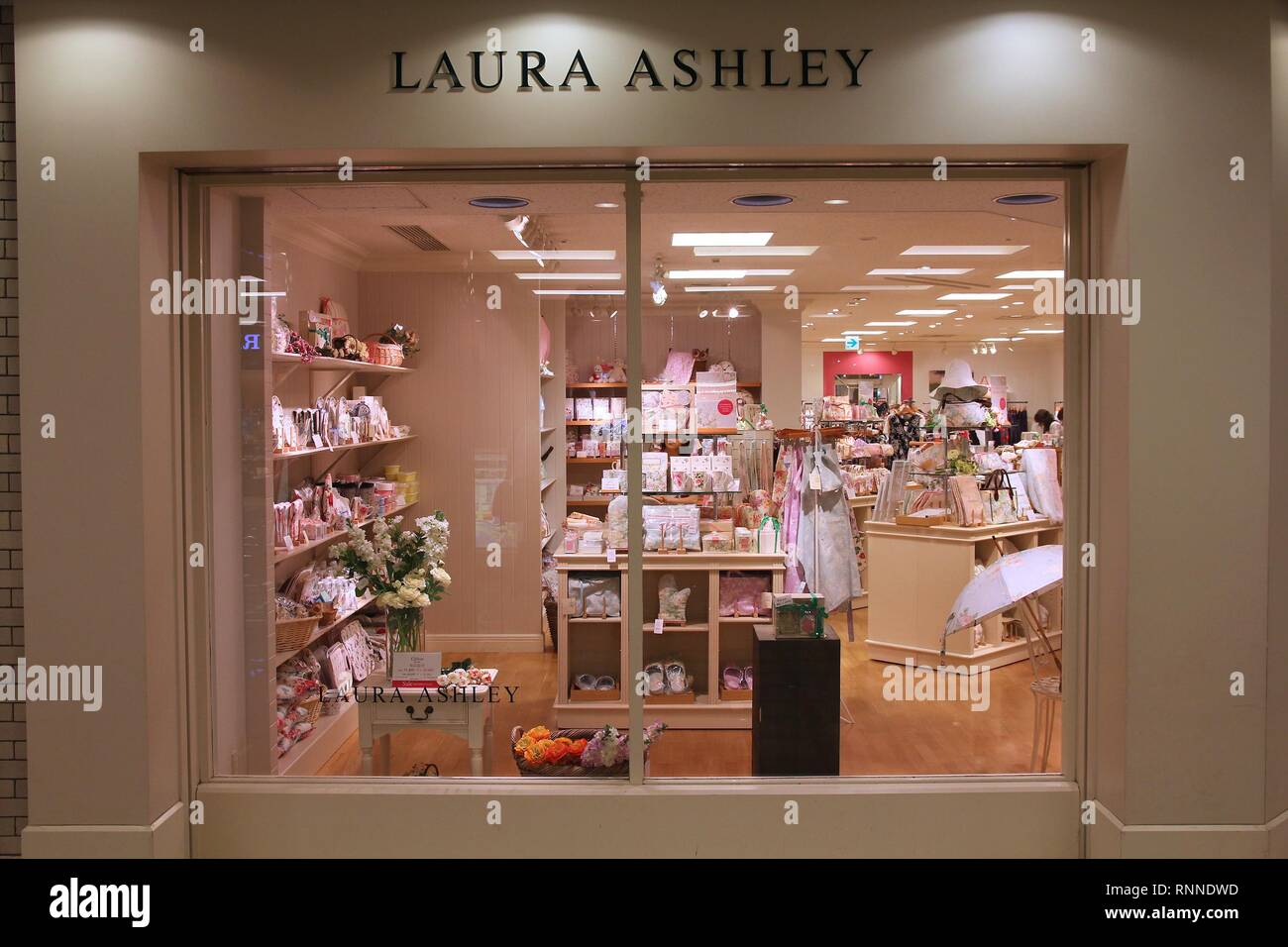 Laura ashley store hi res stock photography and images Alamy