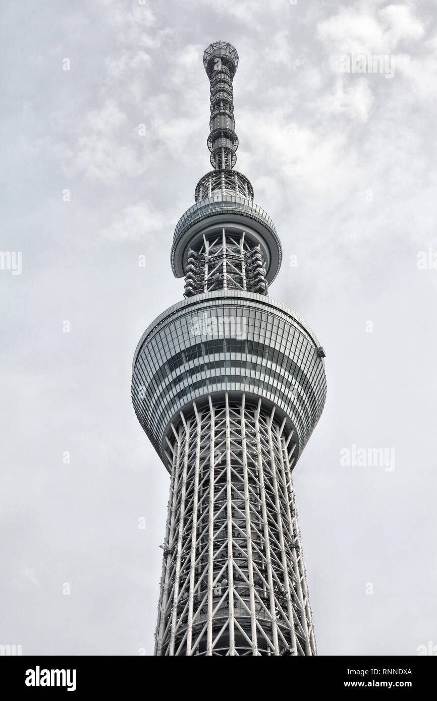 Earthquake proof building in japan hi-res stock photography and images ...