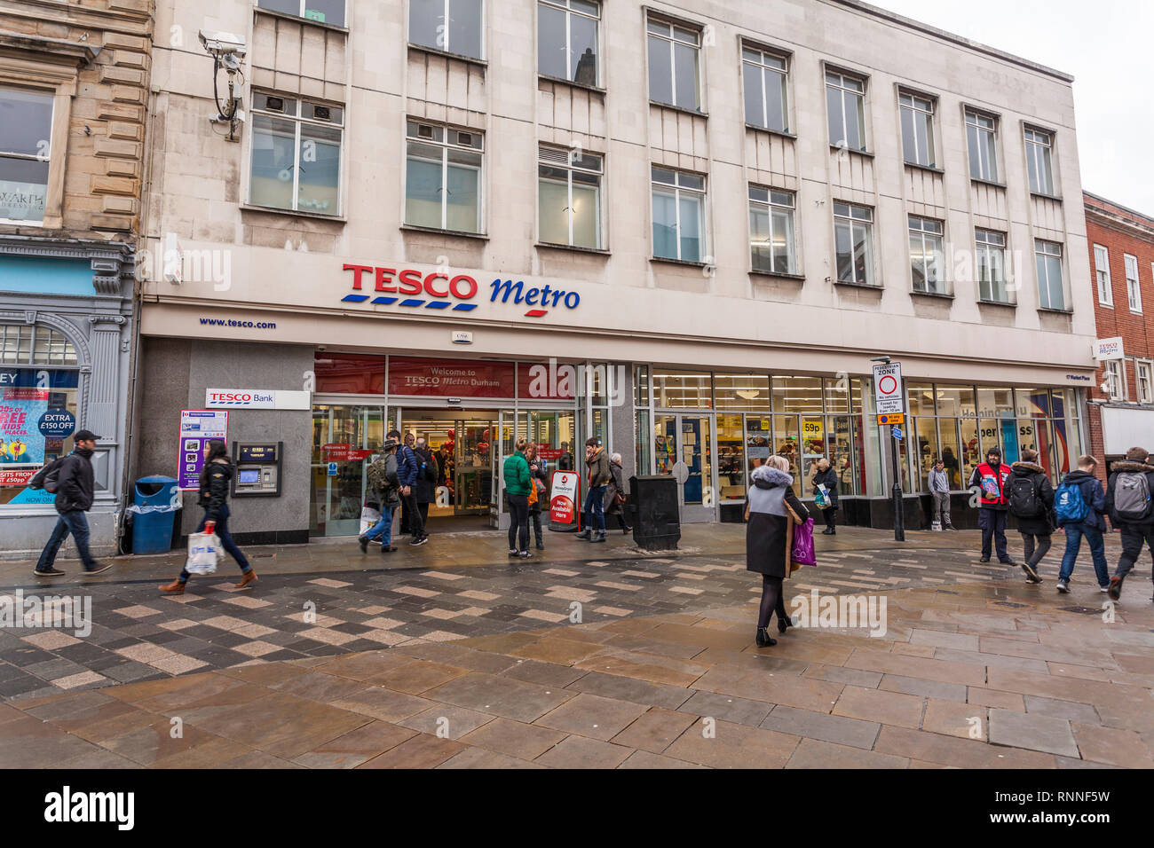 Tesco metro store hi-res stock photography and images - Alamy