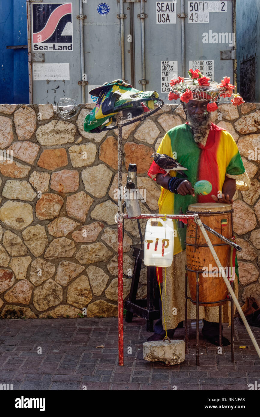 African maraca hi-res stock photography and images - Alamy