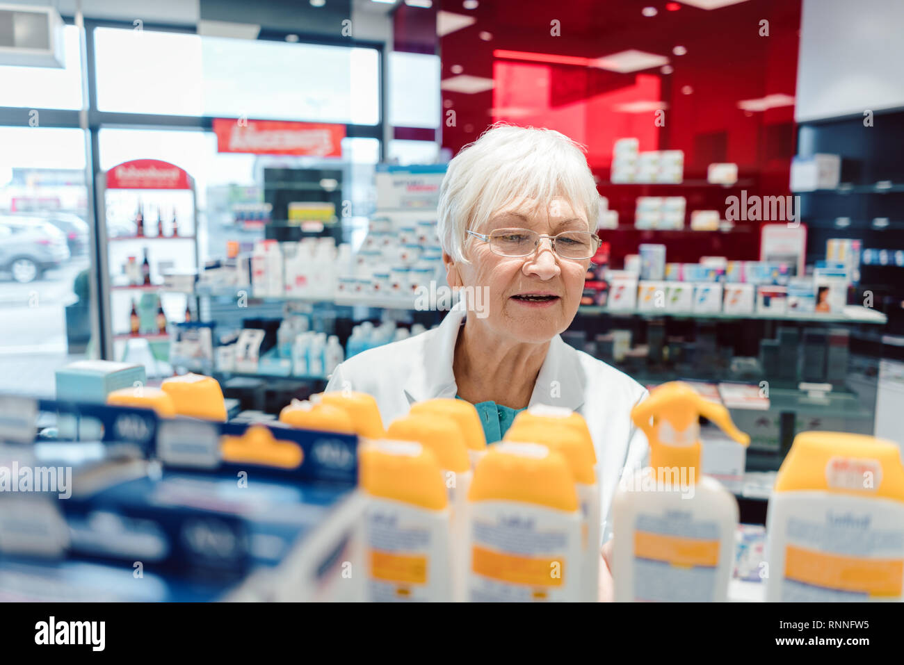 Sorting medicine pharmacy hi-res stock photography and images - Alamy