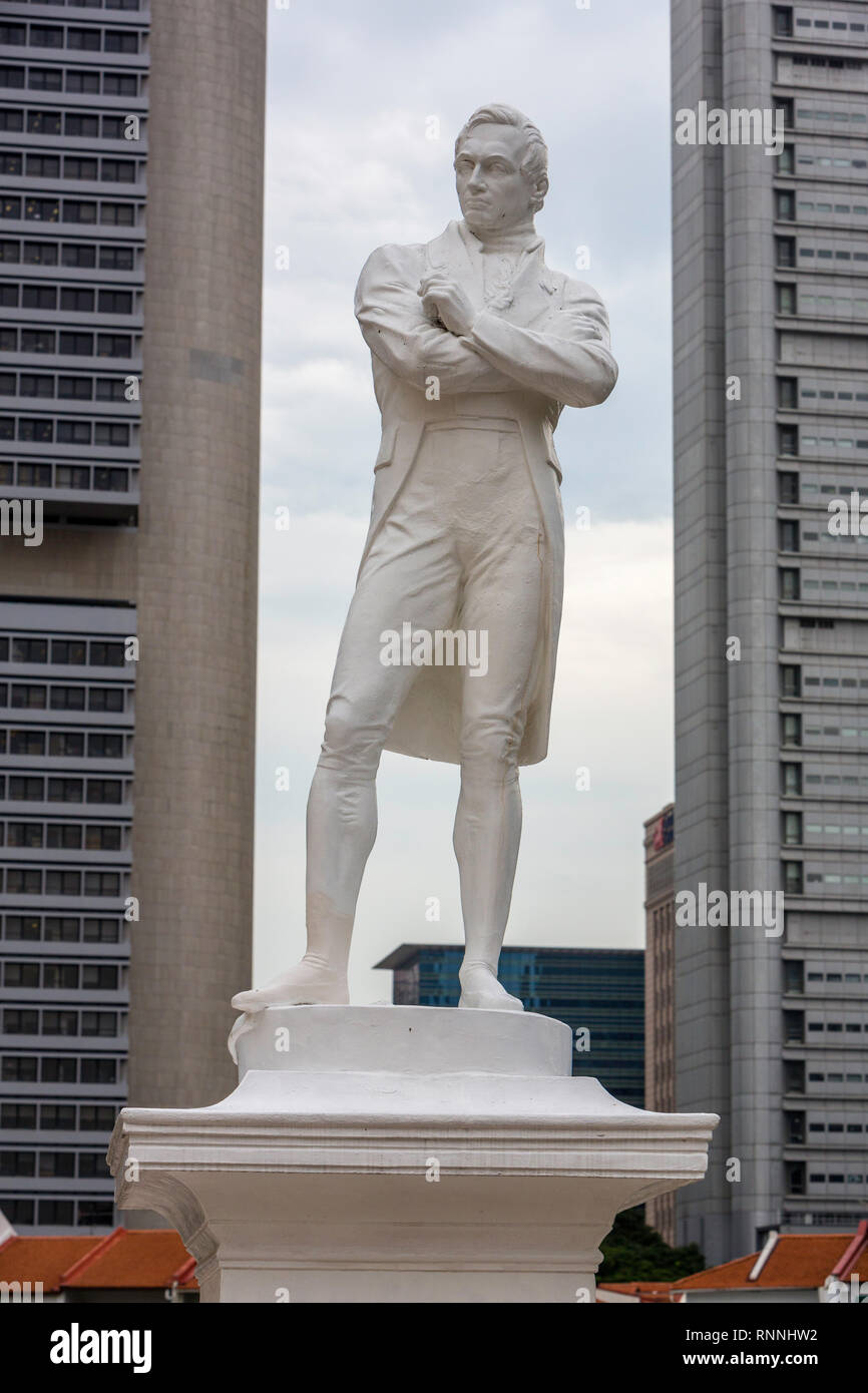Statue of Sir Thomas Raffles, at 1819 Landing Point, Singapore ...