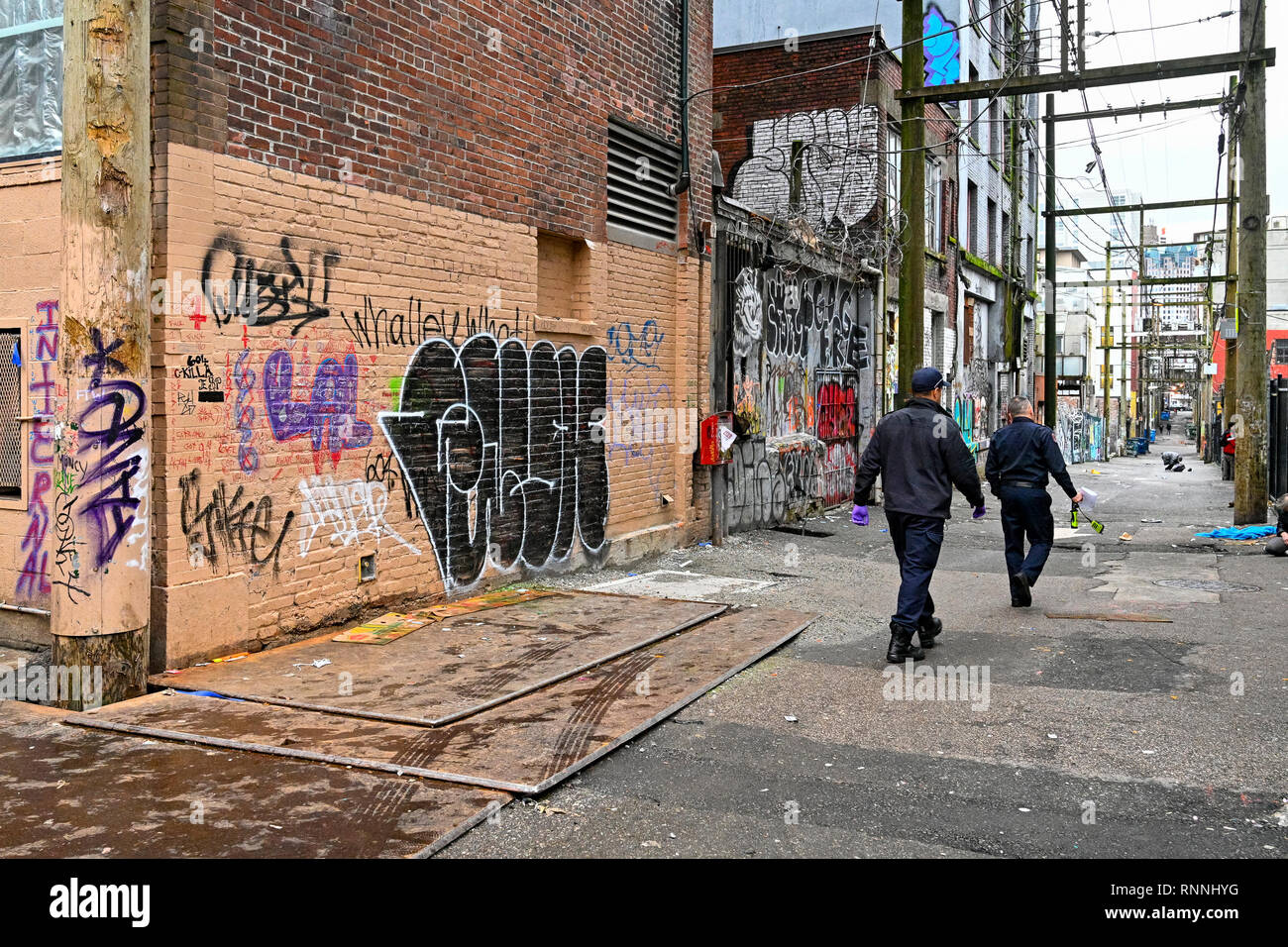 Back Alley With Graffiti High Resolution Stock Photography and Images ...