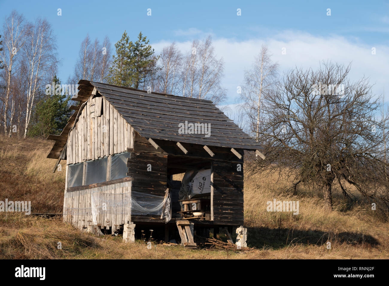 Old shepherds hut hi-res stock photography and images - Alamy