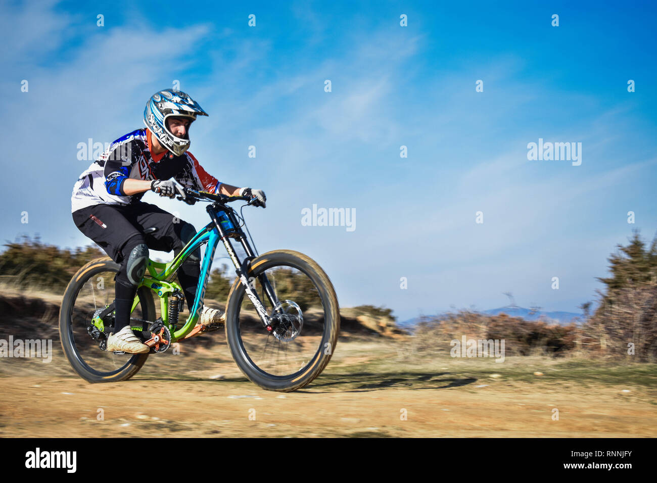 Downhill bike extreme hi-res stock photography and images - Alamy
