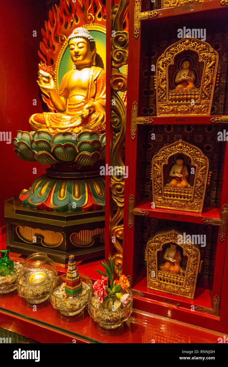 Buddhas, Bodhisattvas, and Offerings, Buddha Tooth Relic Temple ...