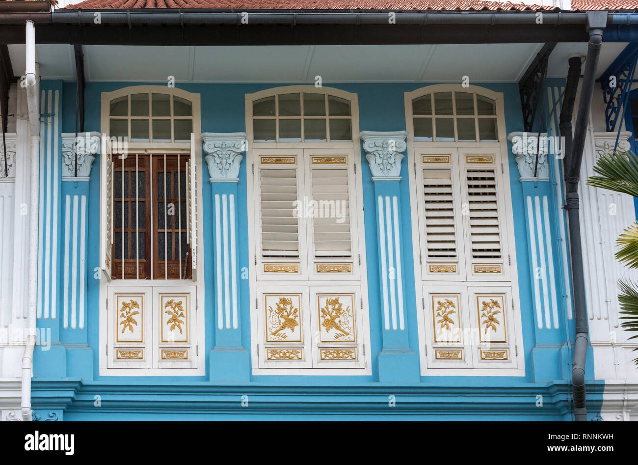 Blue chinese house hi-res stock photography and images - Alamy