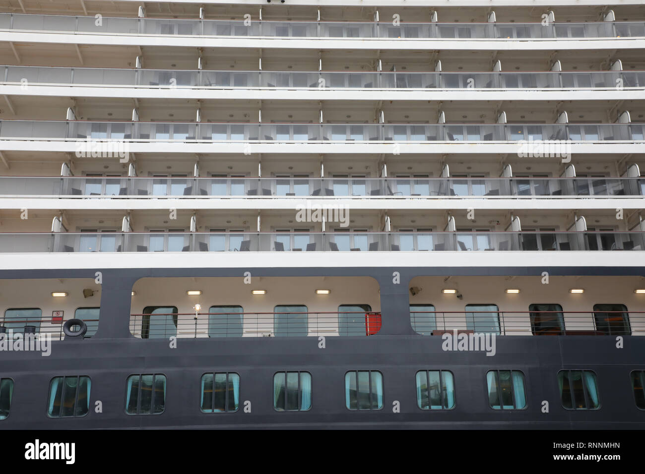 The Cunard Line operated Queen Elizabeth cruise ship moored at the ...