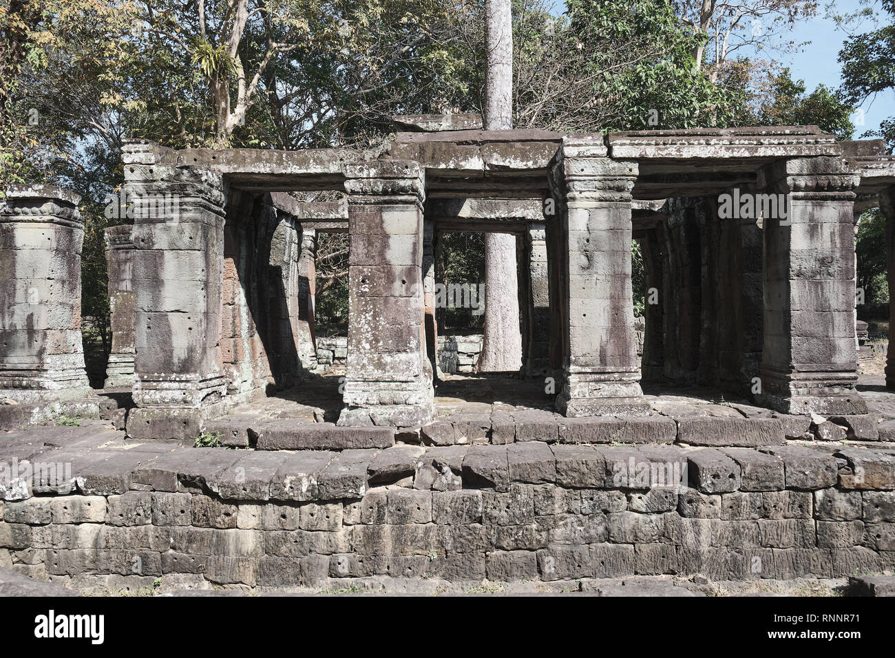 Ruins and nature hi-res stock photography and images - Alamy