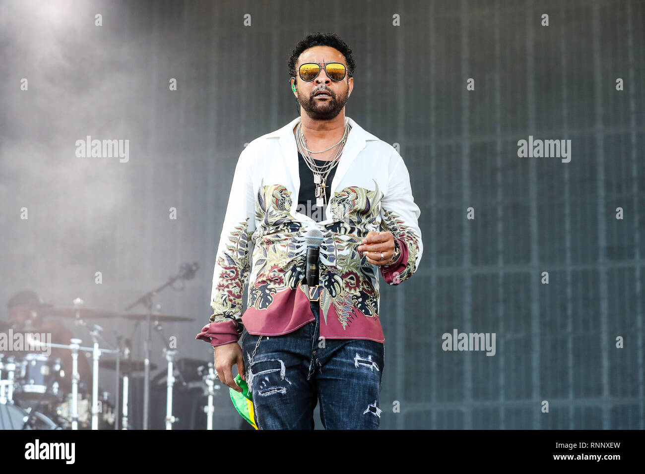 Jamaican singer shaggy performance hi-res stock photography and images ...