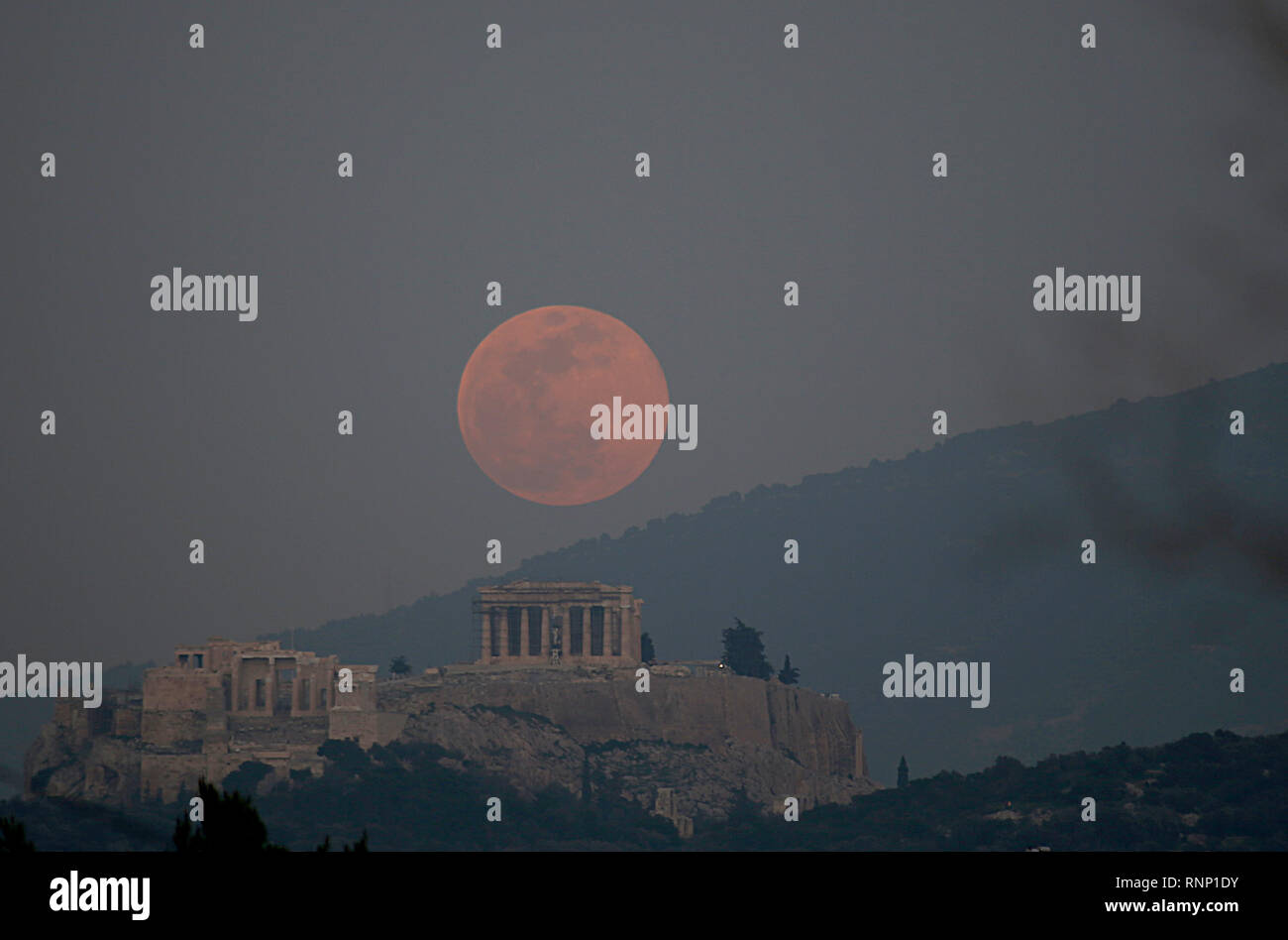 Athens, Greece. 19th Feb, 2019. A full moon is seen over the Acropolis ...