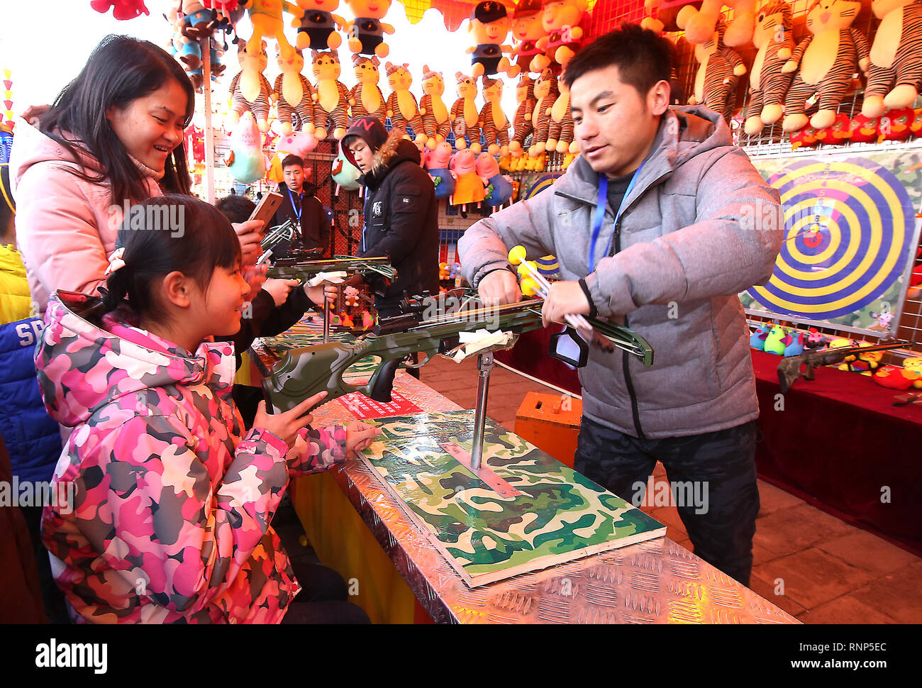 Chinese games arcade hi-res stock photography and images - Alamy